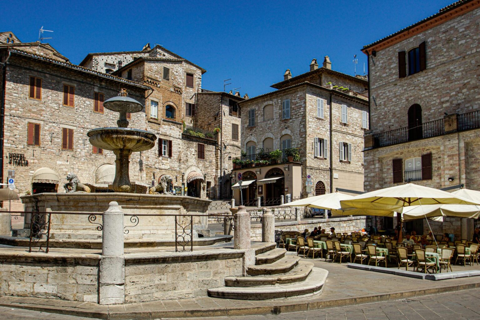 The Complete Visitor's Guide to Assisi: Basilicas, Art and Architecture ...