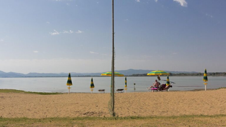 Complete Guide to Lake Trasimeno: Beaches, Islands and Historic Towns ...