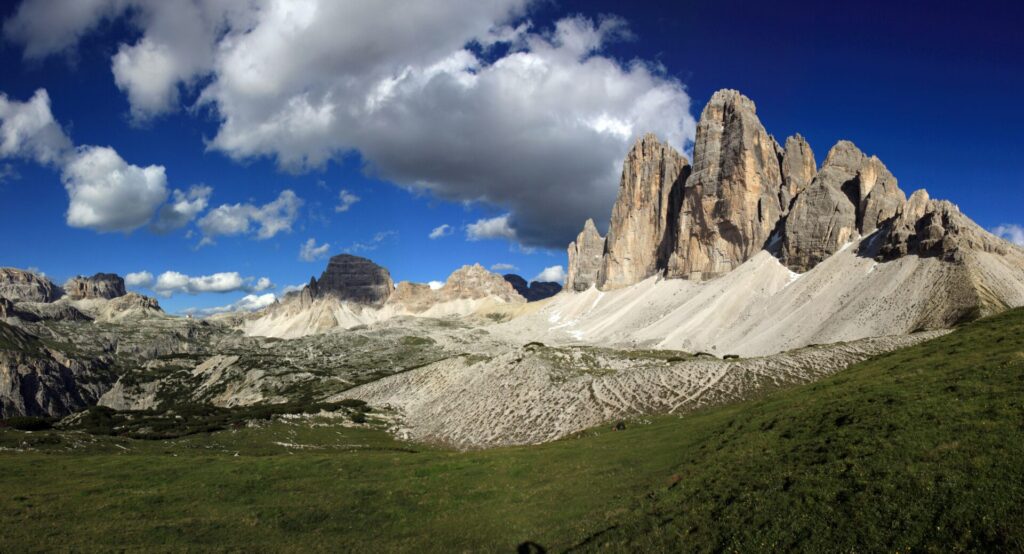 Capturing Dawn at Tre Cime: A Photographer's Guide to the Iconic Peaks ...