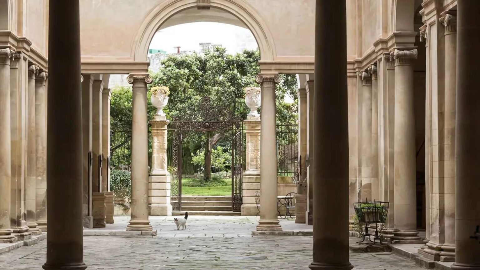 Churches and Palaces: A Walking Tour of Lecce's Architectural Wonders ...