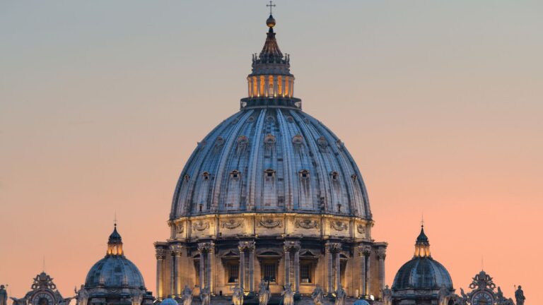 Complete Guide to St. Peter's: Dome Climb, Tickets and Hidden Details ...