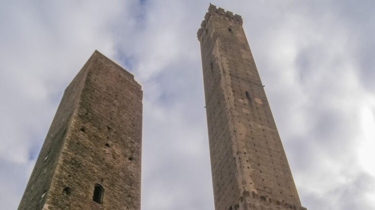 Medieval Engineering: The Story Behind Bologna's Famous Towers - Bellas ...