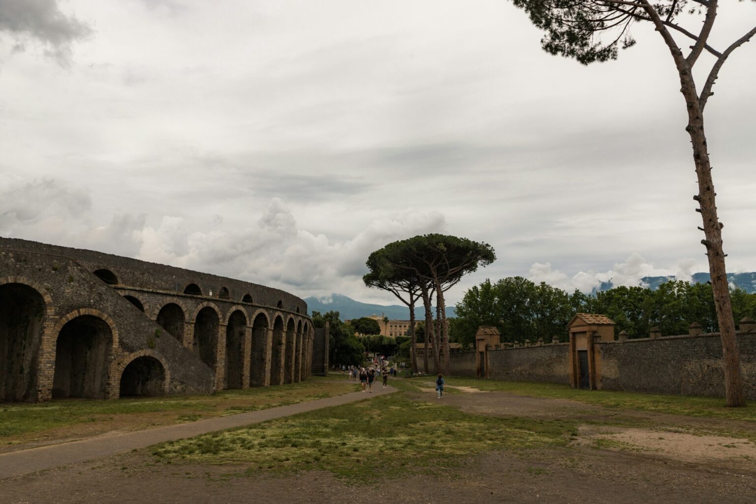 The Streets Where Romans Walked: Tracing Daily Life in Ancient Pompeii ...