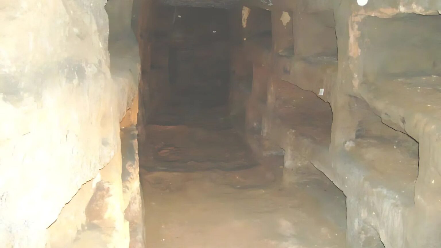 Jewish Catacombs and Roman Baths: The Layered History of Venosa ...