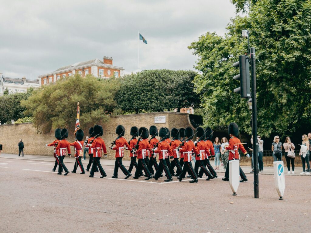 Witnessing the Changing of the Guard at Buckingham Palace: My Pomp ...