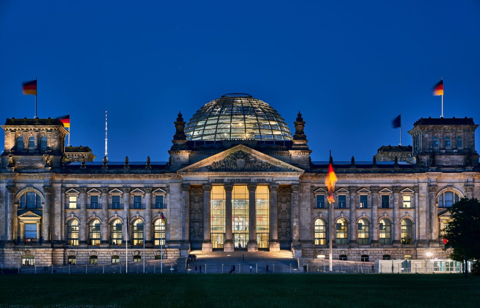 Visiting the Reichstag Building & its Glass Dome: A Guide to Berlin ...