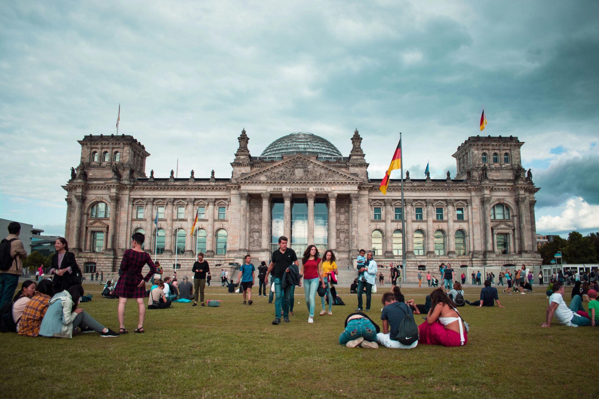 Visiting the Reichstag Building & its Glass Dome: A Guide to Berlin ...