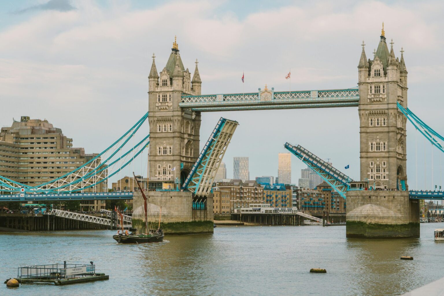 Catching a Tower Bridge Lift: Was My Timing Lucky? (A Guide to Seeing ...