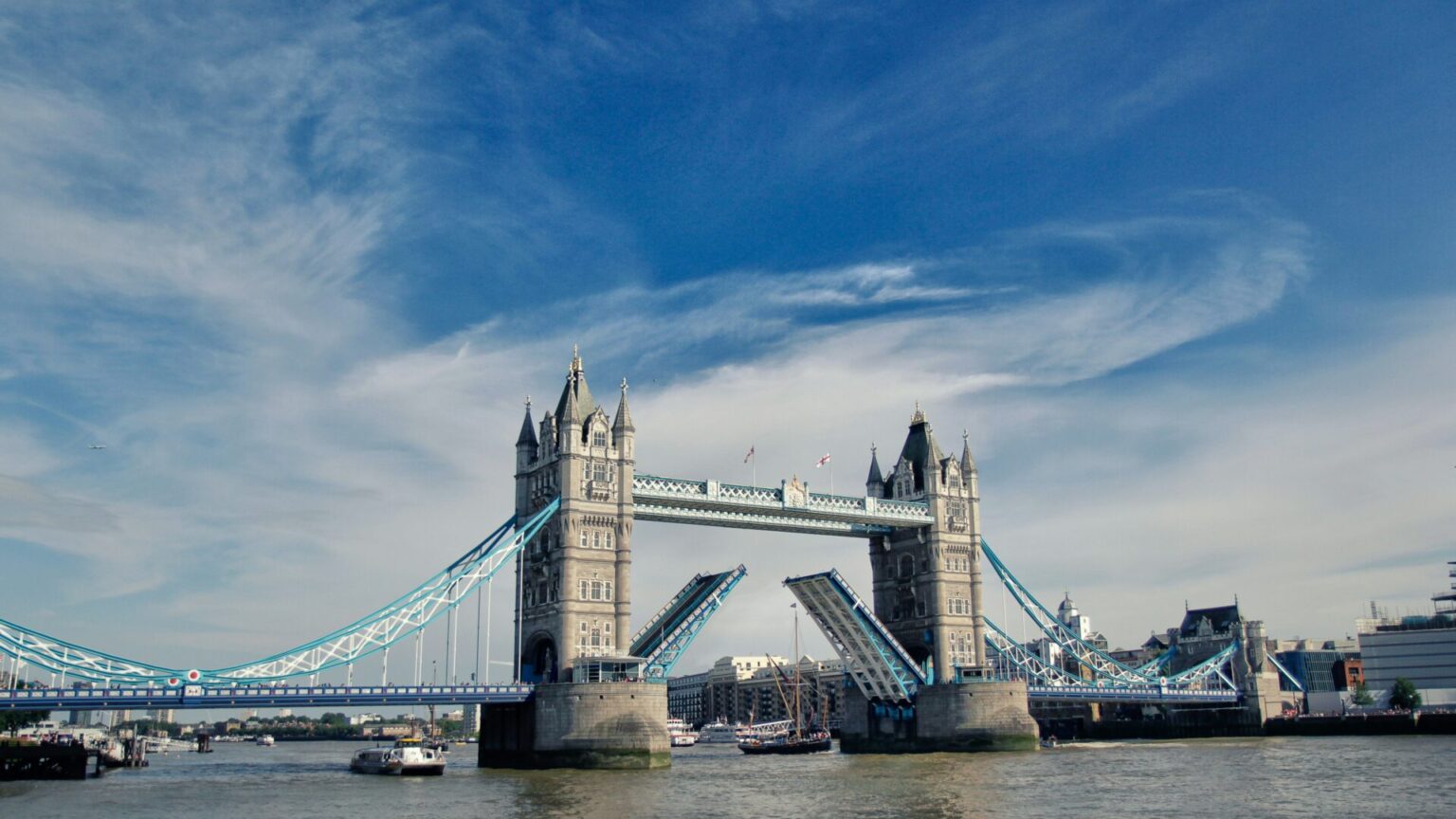Catching a Tower Bridge Lift: Was My Timing Lucky? (A Guide to Seeing ...