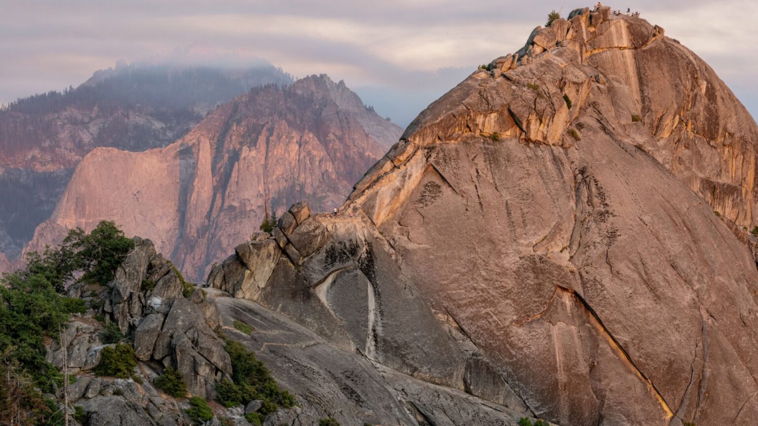 Climbing Moro Rock in Sequoia National Park: My Heart-Pounding Ascent ...