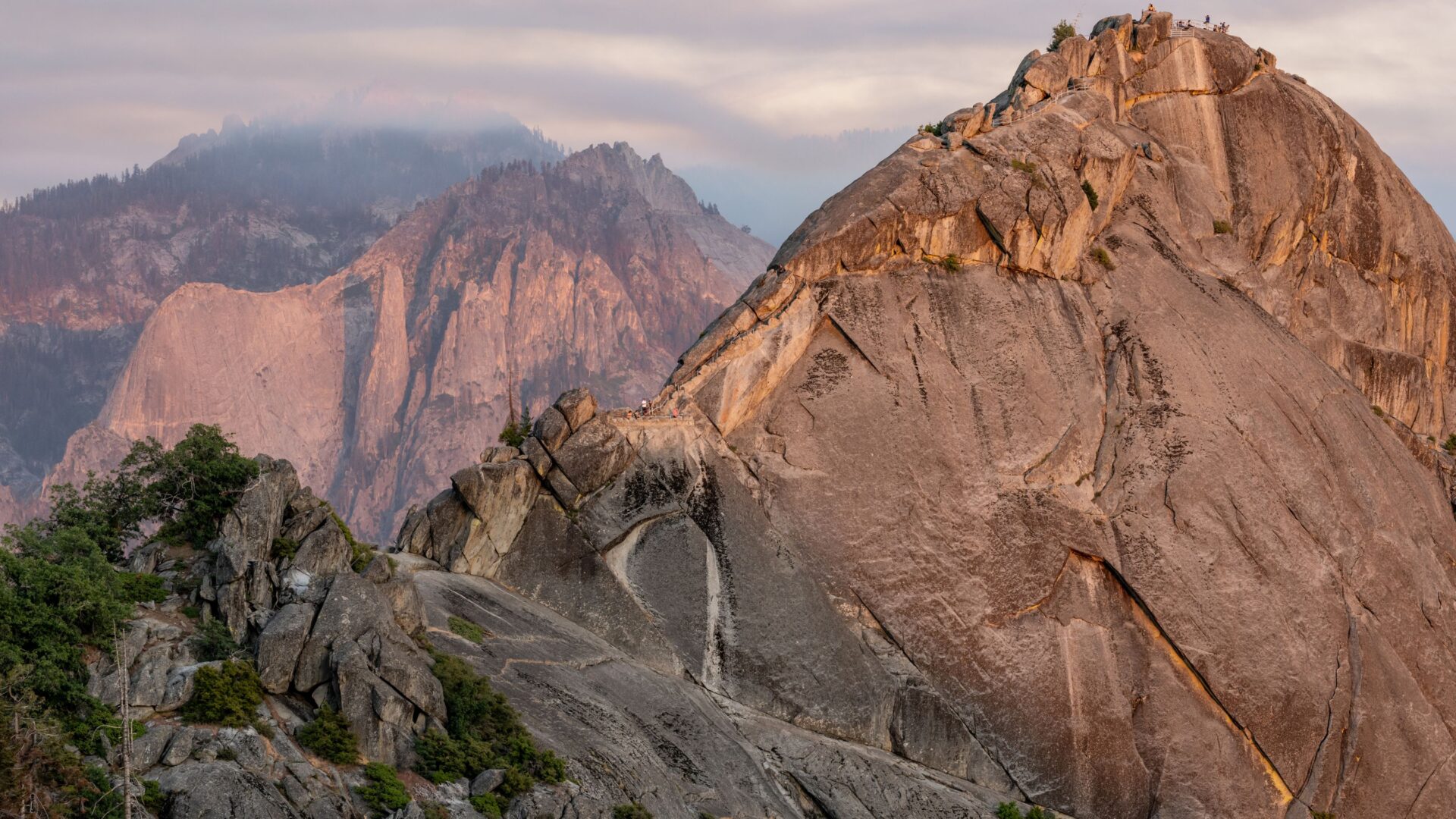 Climbing Moro Rock in Sequoia National Park: My Heart-Pounding Ascent ...