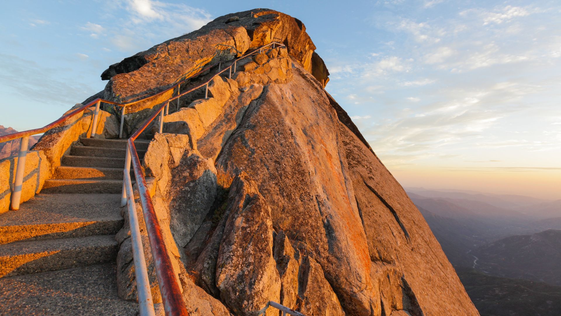 Climbing Moro Rock in Sequoia National Park: My Heart-Pounding Ascent ...